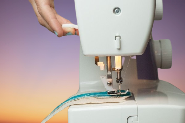 Industrial Sewing Machine Parts and Their Functions with Pictures ...